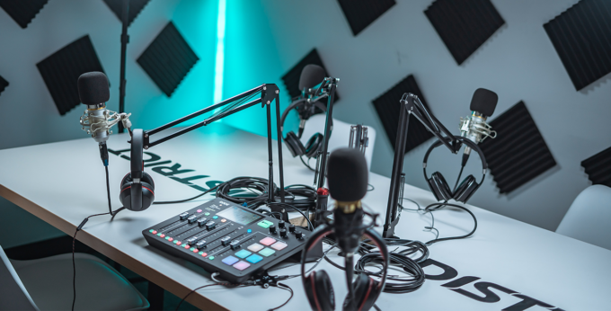 Radio en direct et podcasts : quelle est la différence ? - Blog RadioKing